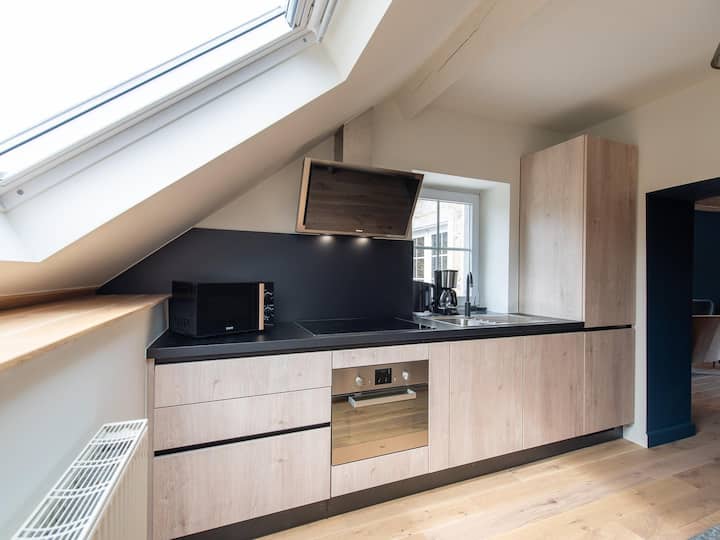 Spacious Holiday Home With Sunny Terrace - Dinant