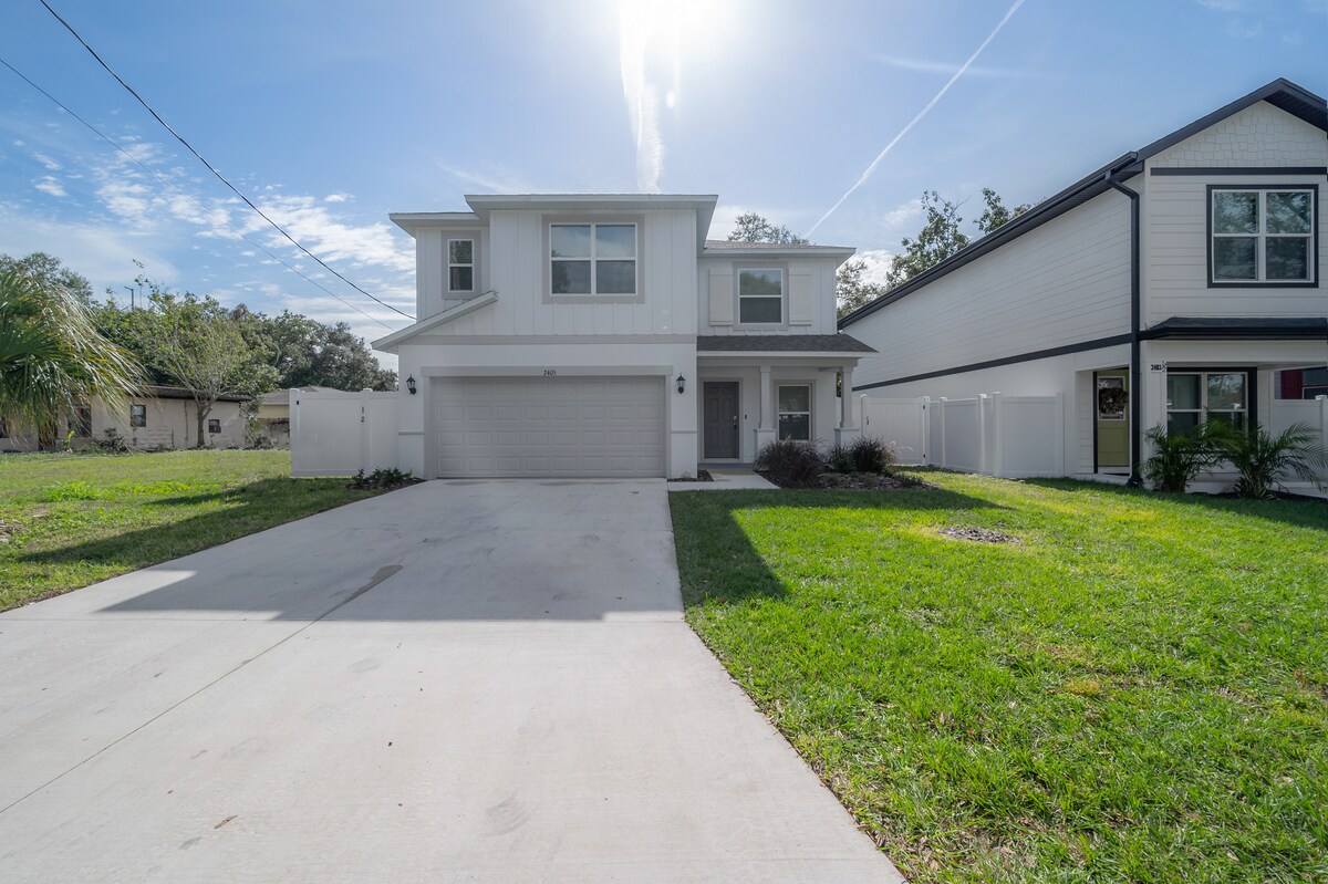 Nouvelle construction à 1,6 km du centre-ville d'Ybor City - Maisons à ...