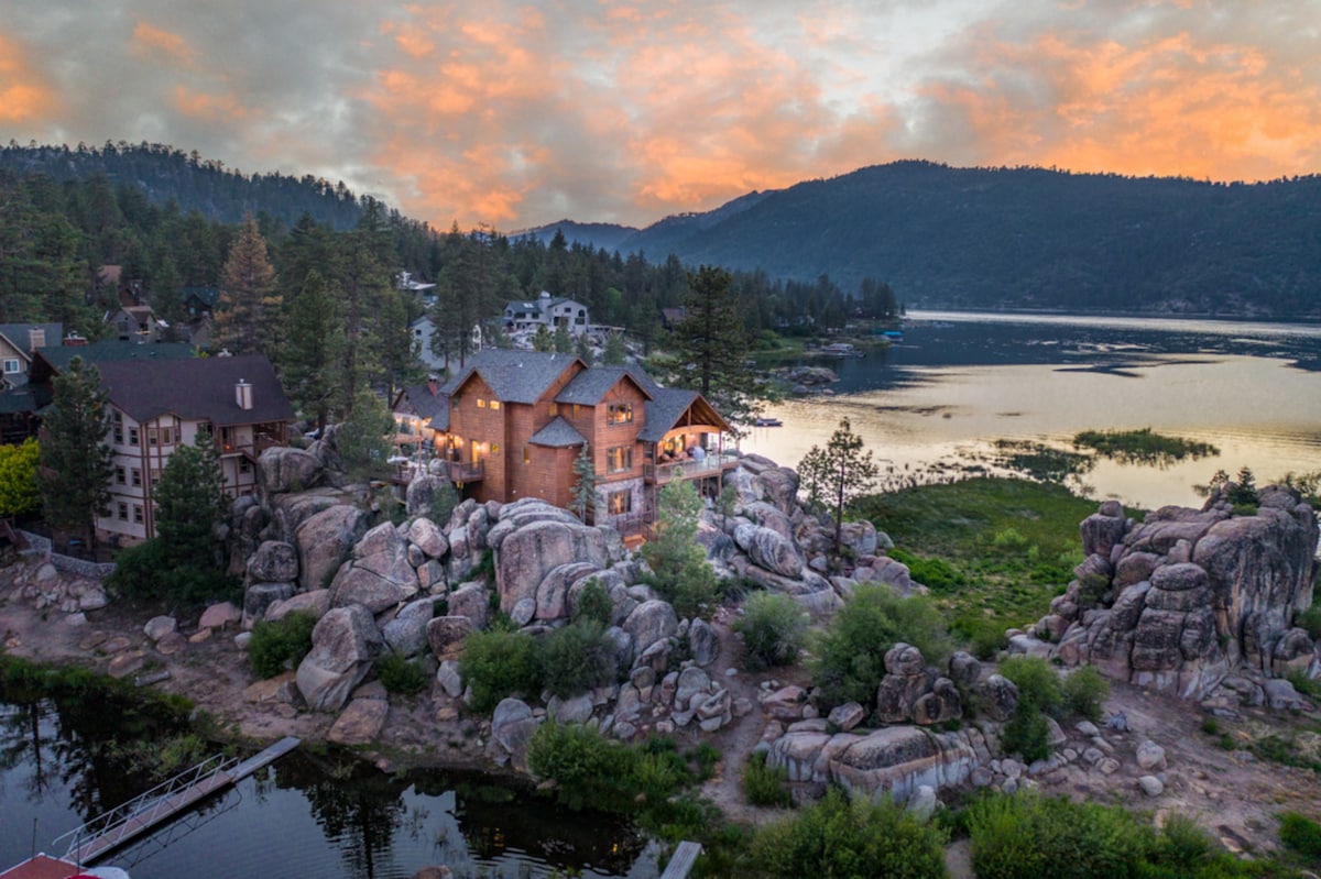 Boulder Cove: Lakefront Estate w Spa, Kayaks, SUP - Houses for Rent in ...