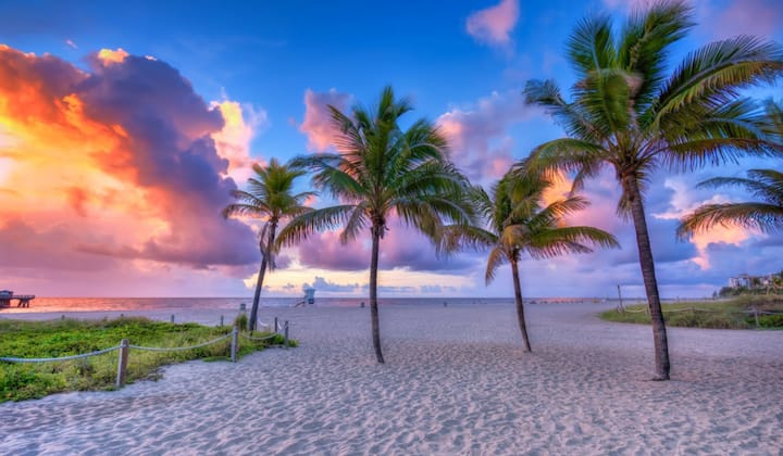 Steps To Ocean: 2br + Pool Access! - Pompano Beach, FL