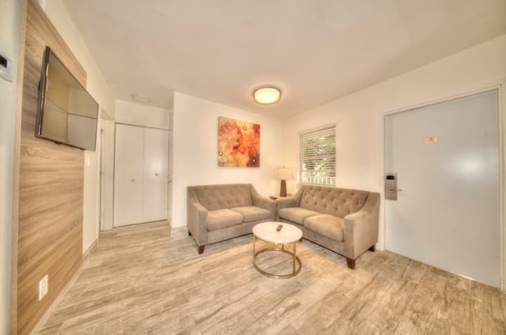 Tropical Pompano 2br Oasis W/pool - Pompano Beach, FL