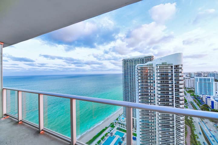 Ocean Views | 37th Floor | Beach Access - Hallandale Beach, FL
