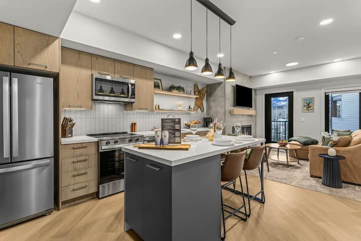 Pika Hydeaway At Ascent - Canmore