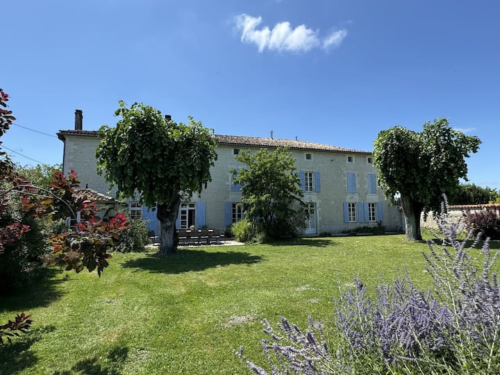 Belle Demeure Charentaise - Piscine Chauffée - Jonzac