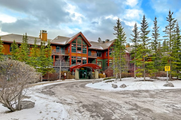 Vistas On 12 -Sleeps 6,outdoor Heated Pool/hot Tub - Canmore