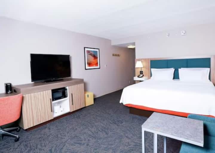 Spacious King Studio Suite W/ Whirlpool & Sofa Bed - Wesley Chapel, FL