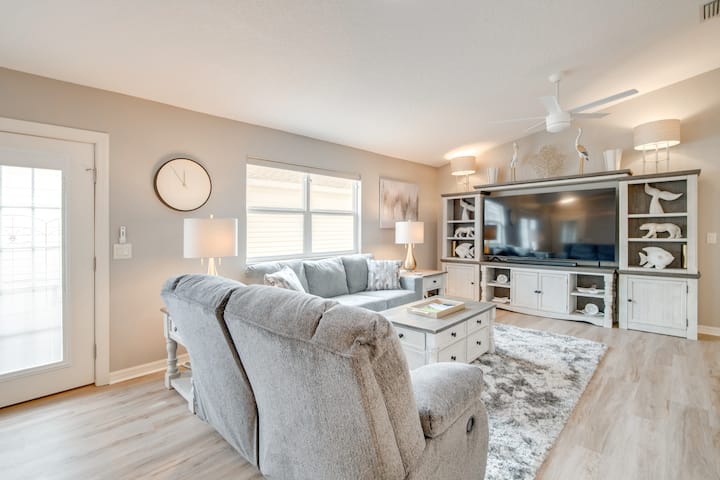 1 Mi To Golf: Home W/ Chic Patio In The Villages - The Villages, FL