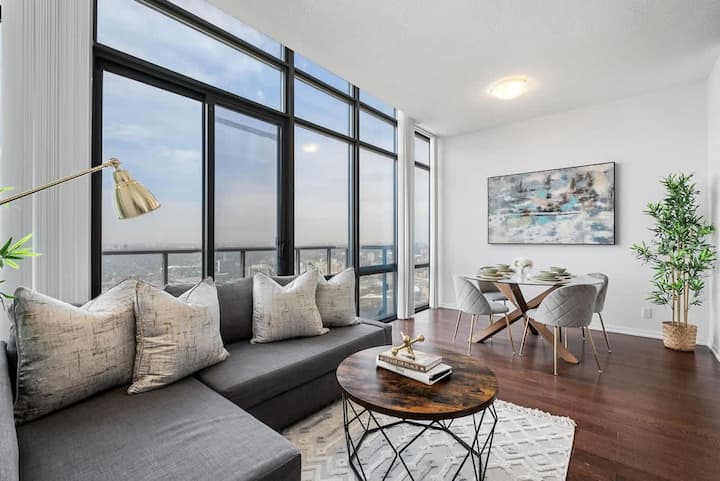 Sky-high Condo In Toronto’s Best Spot - Toronto, ON