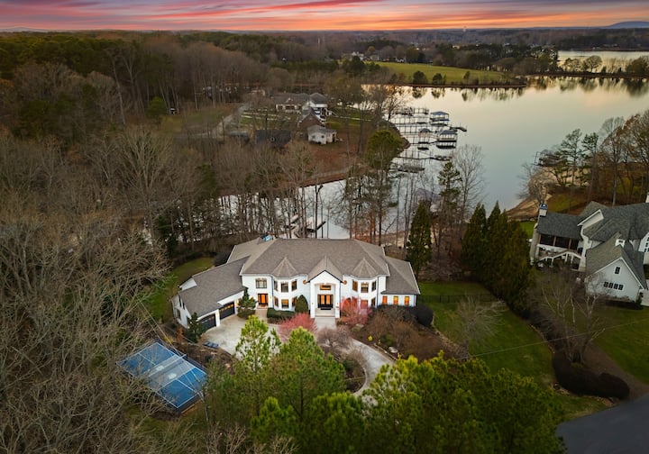 Lake Norman Estate W/ Tennis Court & Movie Theater - Lake Norman, NC