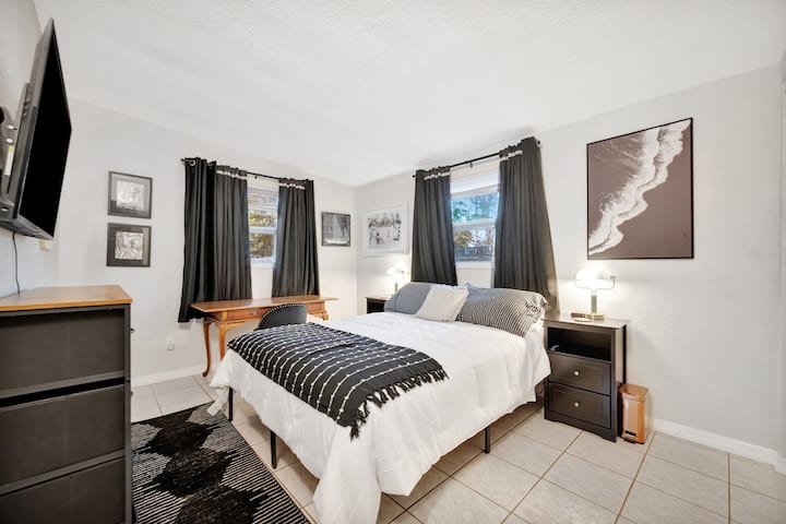 Bbq Grills & Bikes! Only 12 Minutes To The Beach! - Tropicana Field St. Petersburg