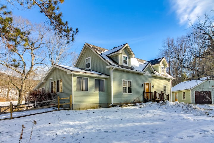 Hiking & Skiing Galore! Home In East Wallingford - Wallingford, VT