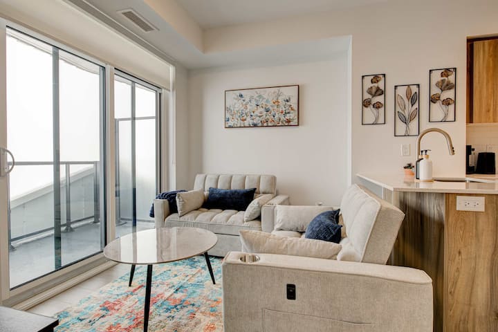 Modern High-rice Condo W City Views & Balcony - Waterloo, Ontàrio, Canadà