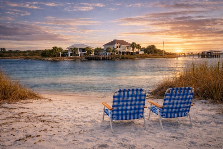 Waterfront Stay W/ Dock & Kayaks | Pensacola Beach - Pensacola Beach, FL