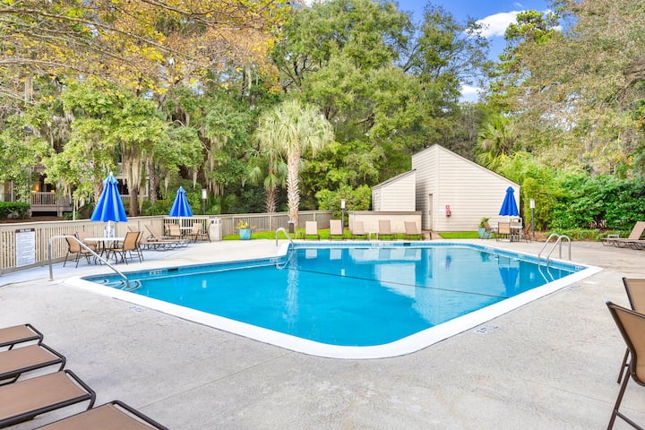 Coastal Retreat With Private Balcony & Pool Access - Black Duck Place, SC