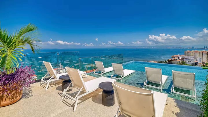 Nomada Retreat | Luxury Condo W/ Rooftop Pool - Puerto Vallarta