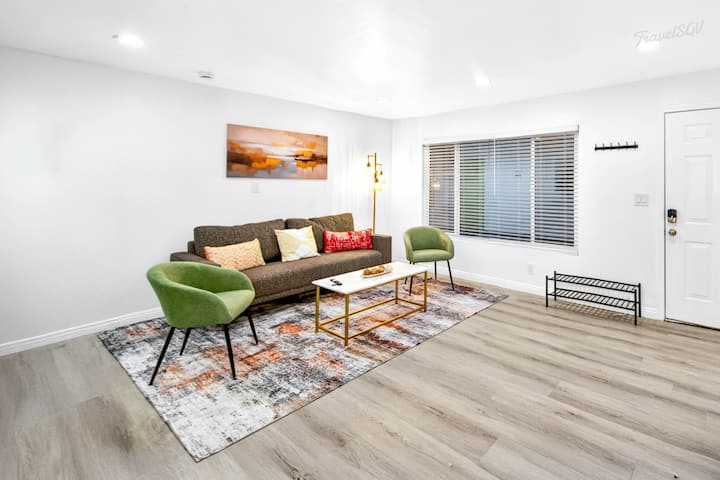 Modern 2br Stay + Parking + Near Shops #Travelsgv - Alhambra, CA