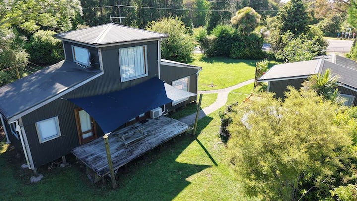 Kakariki Bach - Family Haven - Tākaka