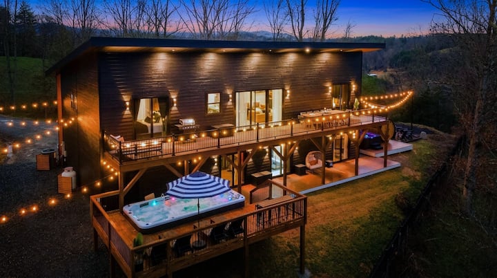 New Luxe Estate • Pool + Spa + Sauna • Speakeasy - North Carolina