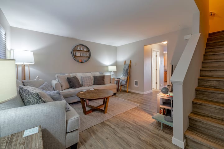 Yodel Haus -  A Walkable Leavenworth Stay - Leavenworth