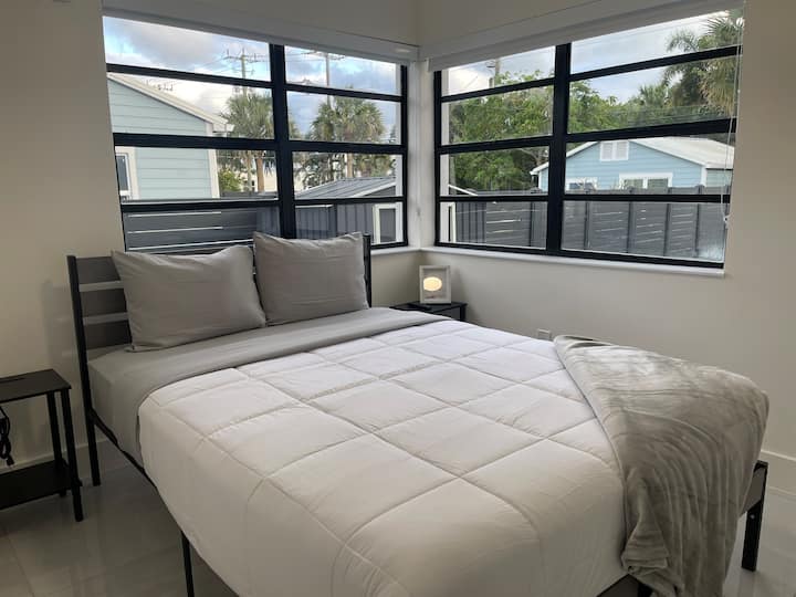 Transit-friendly Flamingo Park Hideaway | Unit 1 - West Palm Beach, FL