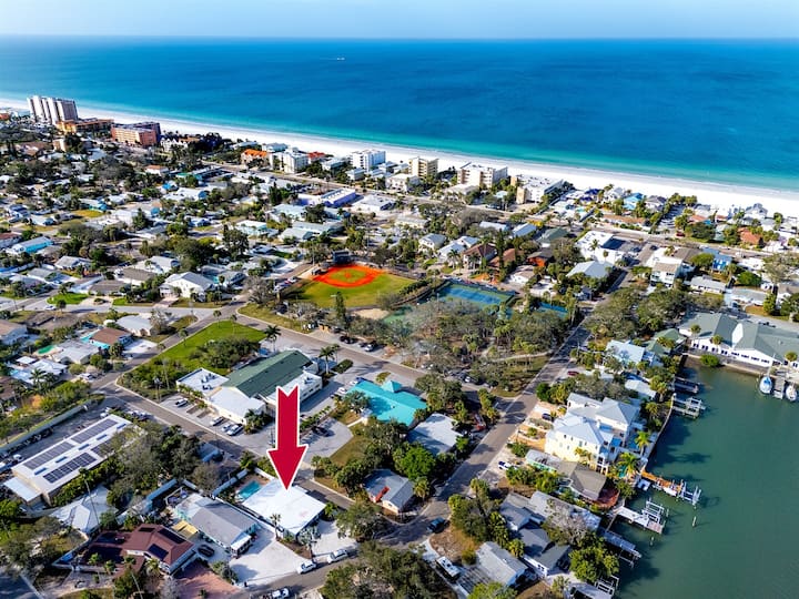 Entire Home Heated Pool By The Beach - Indian Rocks Beach, FL
