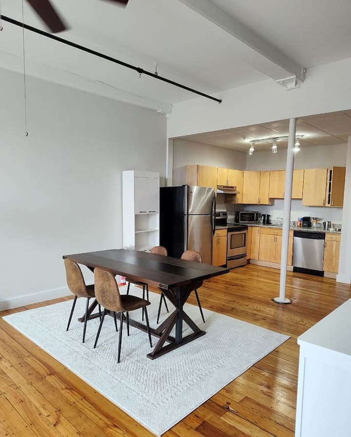 Sun-lit Executive's Rest - Biddeford, ME