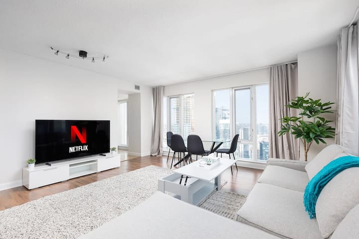 Modern 2br City Retreat King Bed & Free Parking - Richmond Station - Toronto