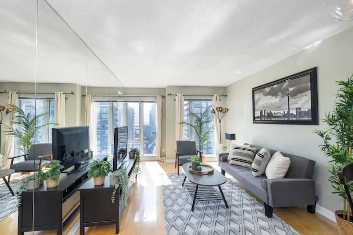 Prime Location! City View Condo In Dundas Square! - Toronto