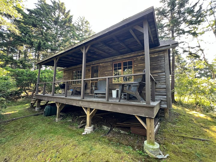 A Rustic Maine Log Cabin With Water Access. - Harpswell, ME