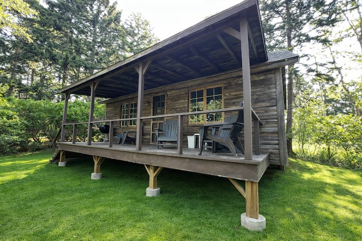 A Rustic Maine Log Cabin With Water Access. - Harpswell, ME