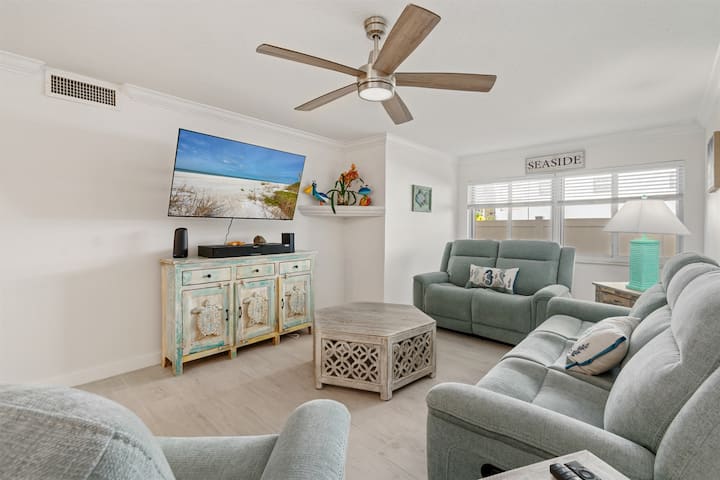 Condo Pool Across From Beach Fishing Docks - Treasure Island, FL