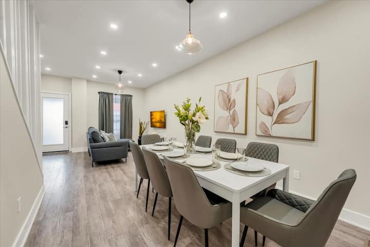 *Grand House* Sleeps 10 - Vibrant Home In Downtown - Toronto