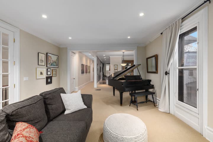 Maple Suite - Historic Charm, Modern Luxury, Free - Grand Rapids, MI