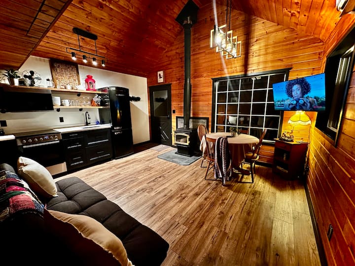 Grizzly Bear Cabin # 2. - Nakusp