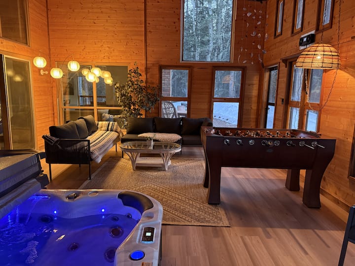 Bragg Creek Vacation Estate | Hot Tub • Sleeps 16 - Alberta