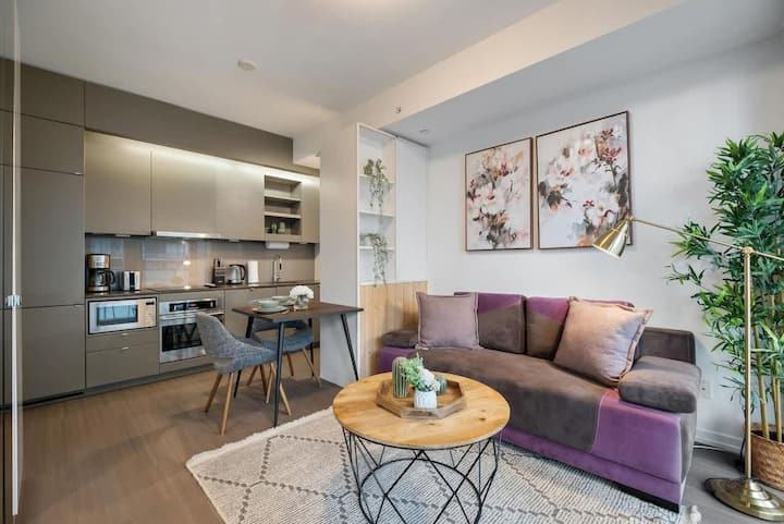 Downtown Hub—explore With Ease! + 1 Free Parking - Toronto