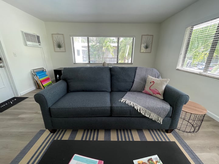 1 Bedroom W/king Steps To Ocean Dolphin - Fort Lauderdale