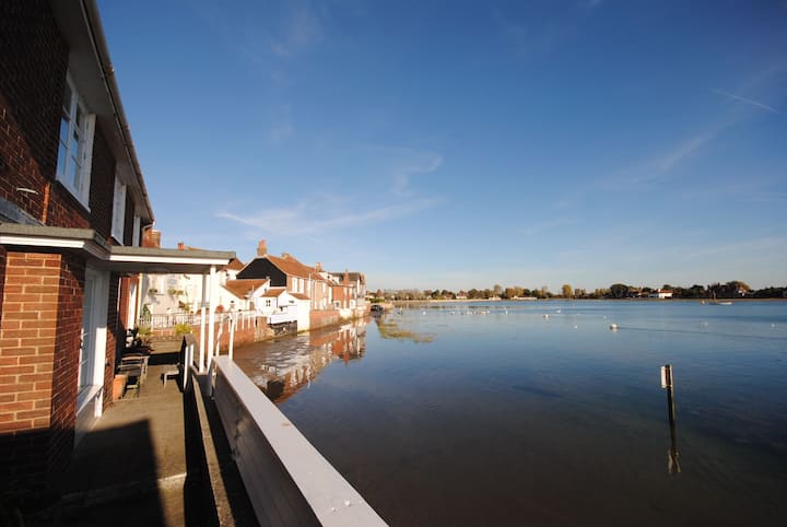 Top 10 Airbnb Vacation Rentals In Bosham, United Kingdom - Updated 2024 ...