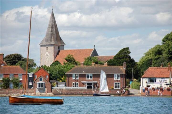 Top 10 Airbnb Vacation Rentals In Bosham, United Kingdom - Updated 2024 ...