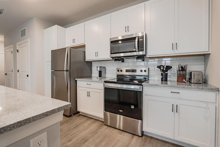 Landing | Modern 1bd, Pool - Fort Myers