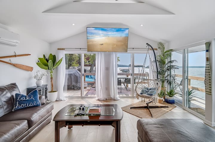 Cayuga Lake Holiday House | Water & Sunset Views - Aurora, NY