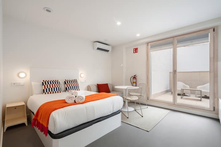 Studio For Two Near The Station: Cuatro Caminos - Chamartín