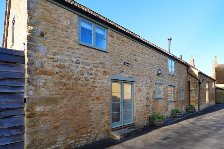 Charming Barn Conversion, Idyllic Somerset Village - クルーカーン