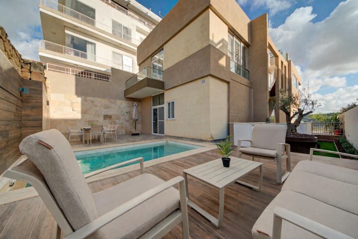 A 3br Villa With Private Pool & Terrace Sleeps 8 - Malta