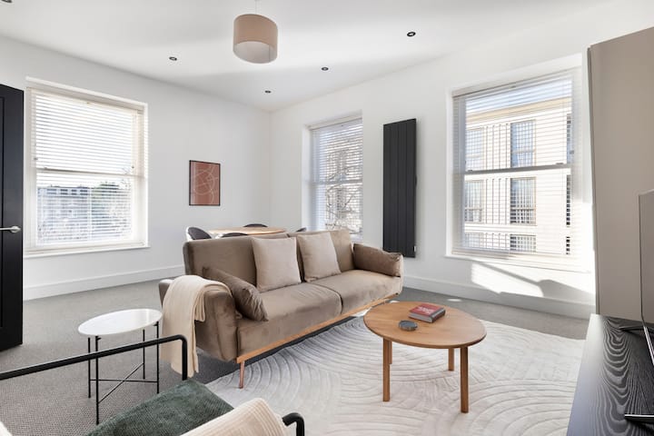 Blueground | Holland Park, View, Nr Holland Park - Londres