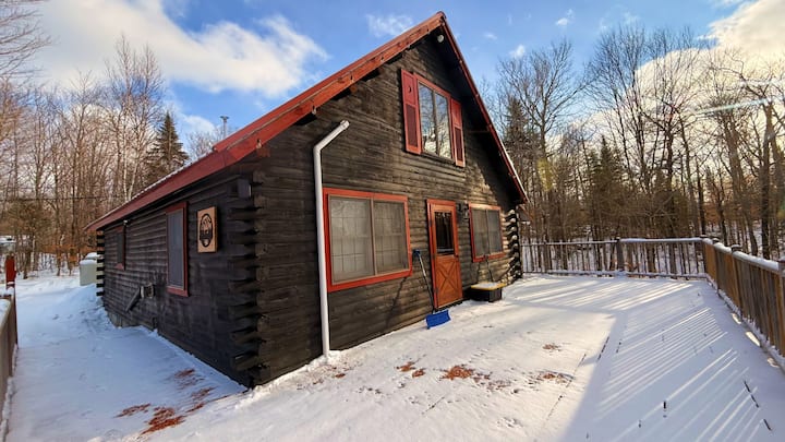 Black Bear Den *Pet-friendly*shared Lake Access* - Greenville, ME