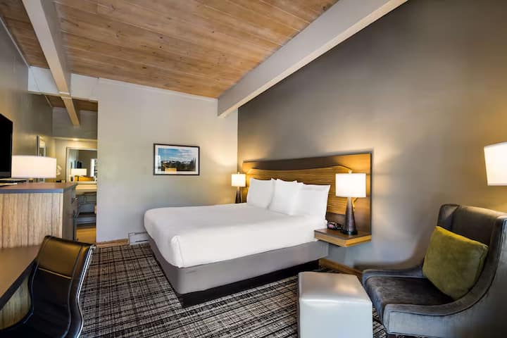 Explore Glenwood W/ Outdoor Pool & Playground - Glenwood Springs, CO