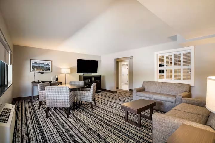 Outdoor Stay | Pool, Fire Pits & Sports Access - Glenwood Springs, CO
