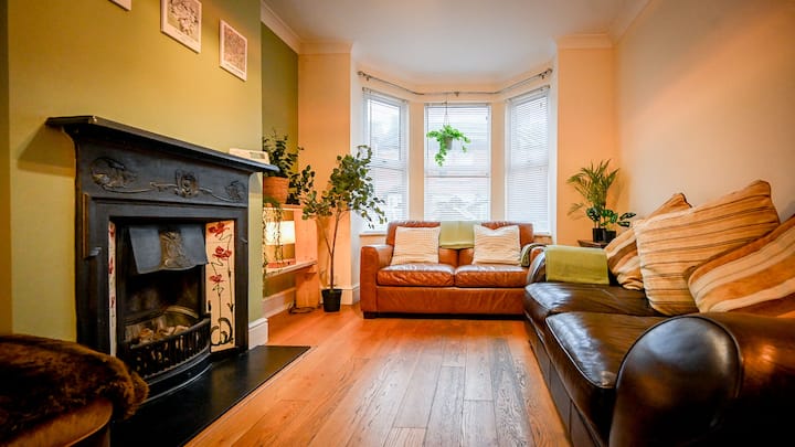 Premium Family Home W/ Ps5 Console & Priv. Ga… - Bedford