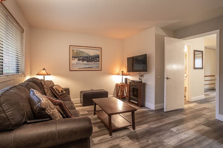 Updated Condo W/king-sized Bed & Great Location - Bigfork, MT